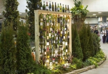 60 Creative DIY Glass Bottle Ideas for Your Outdoor Living Space