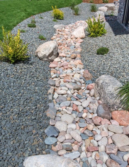 28 Pea Gravel Backyard and Front Yard Landscaping Ideas