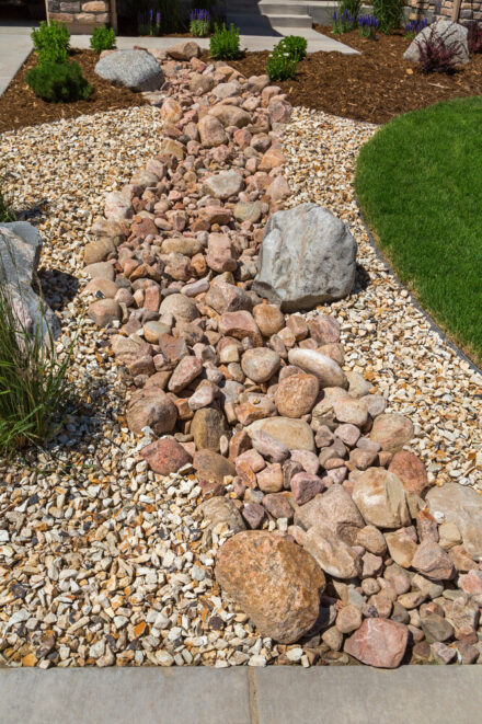 28 Pea Gravel Backyard and Front Yard Landscaping Ideas