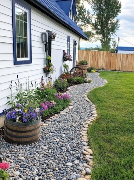 58 Side of the House Landscaping Ideas to Add Charm